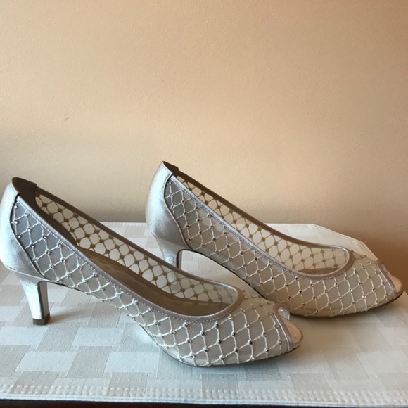 Adrianna Papell | Shoes | Adrianna Papell Lace Fabric Shoes | Poshmark